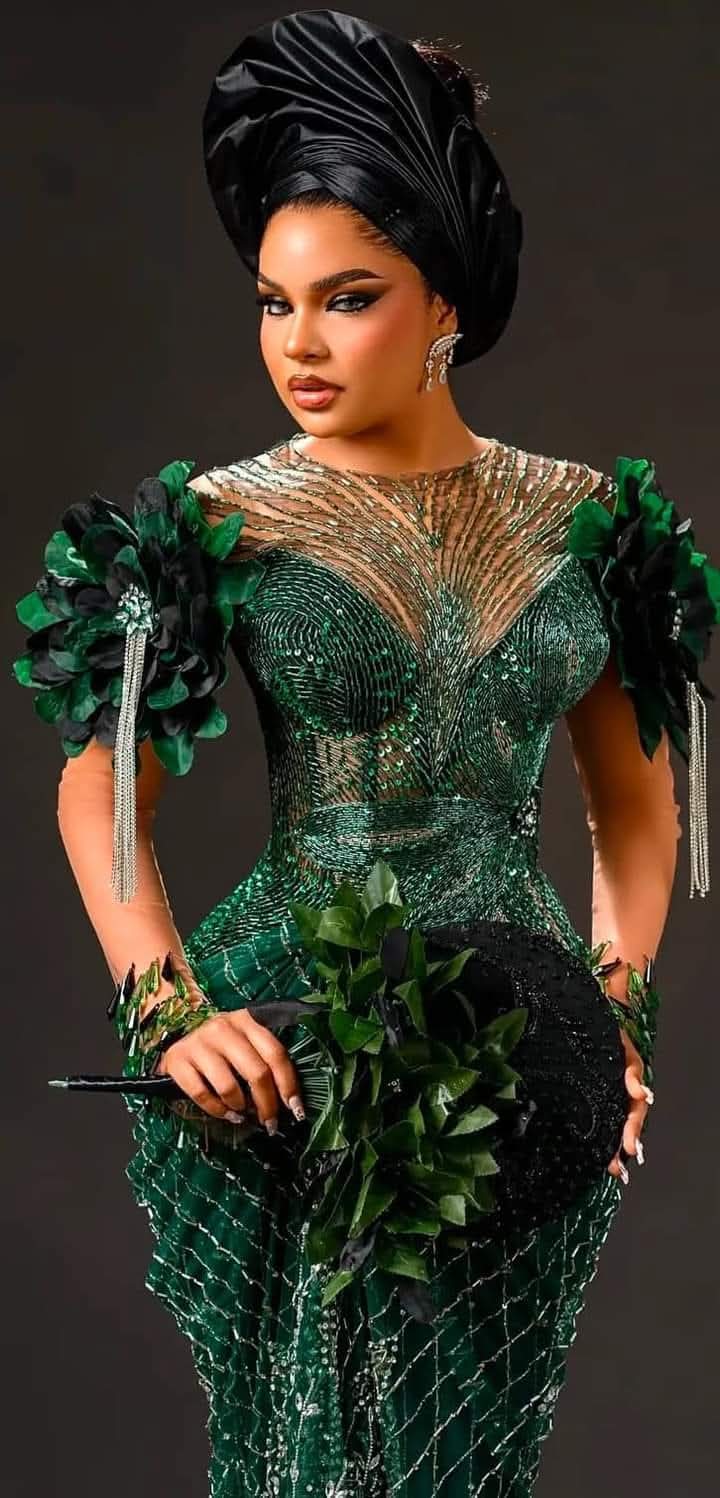 Simple Green lace gown styles for Wedding - Somyarriy's Blog